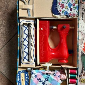 Disney | Toys | Antique Walt Disneys Alice In Wonderland Sewing Kit ...